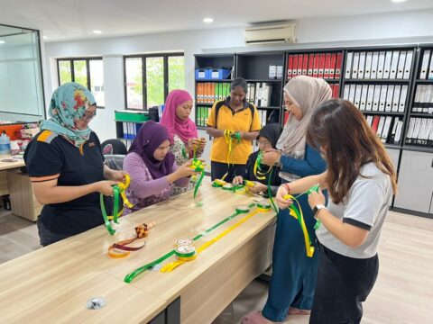 Team Activity - Ketupat Raya Decoration Making | CLPG